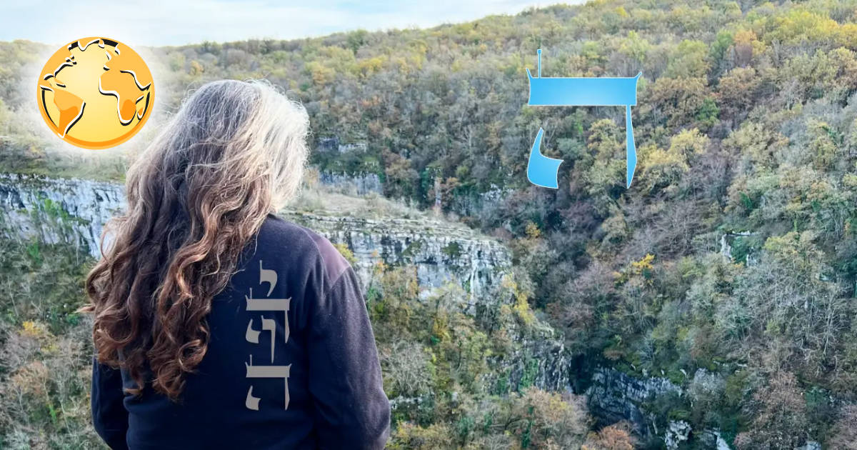 Le Retour de la Reine | Un Monde Divin